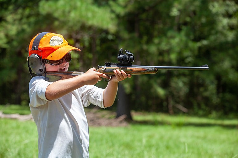 15 Best Guns For Young Hunters And Beginners | Light Wave