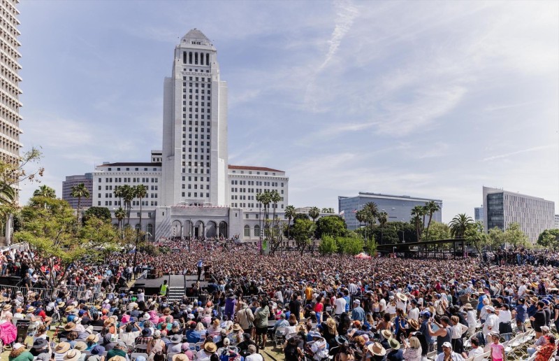 Bernie Sanders and AOC Rally 36,000 in L.A.: 'Revolution With Joy ...