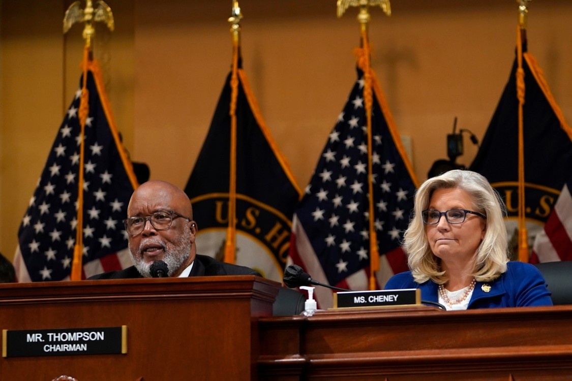 Biden Awards Jan. 6 Panel Leaders Liz Cheney and Bennie Thompson with ...