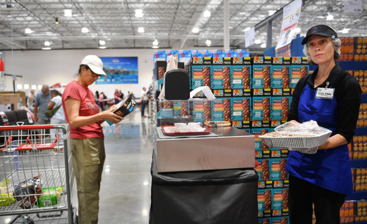 Costco Boosts Pay to More Than $30 an Hour for Most Employees | Light Wave