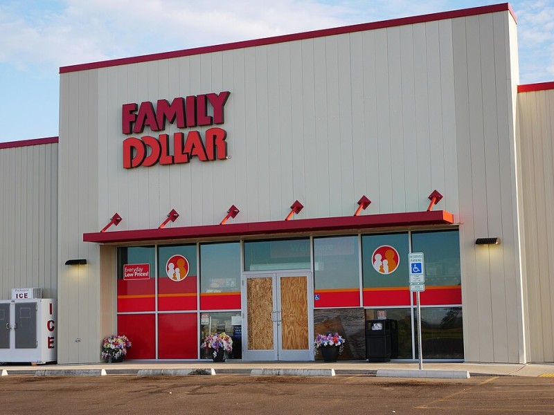 Family Dollar Has Been Closing One Store Per Day for 309 Days | Light Wave