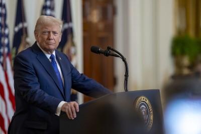 Flake Says GOP Is Nearing a Major Split From Trump | Light Wave