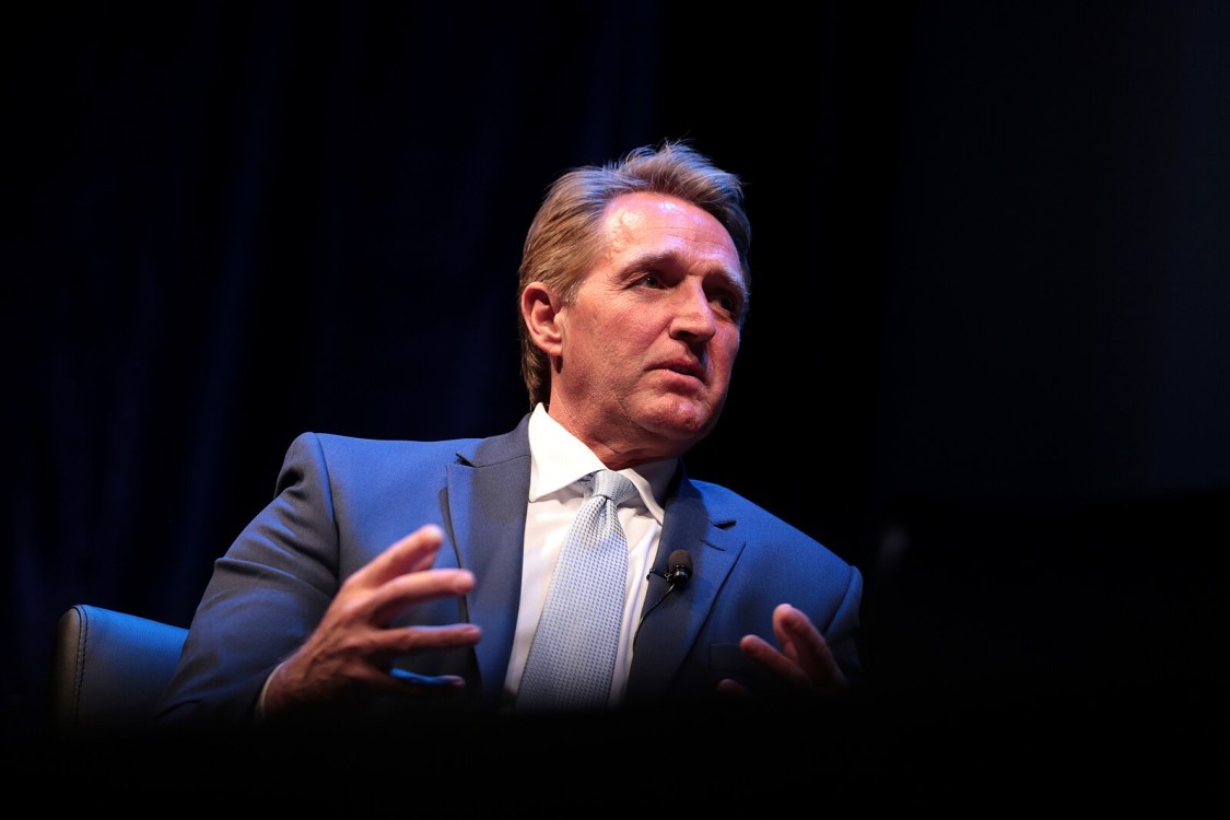 Flake Says GOP Is Nearing a Major Split From Trump | Light Wave