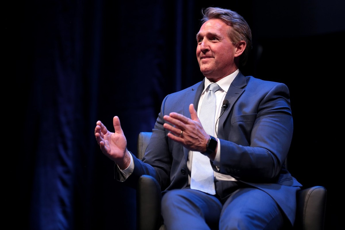 Flake Says GOP Is Nearing a Major Split From Trump | Light Wave
