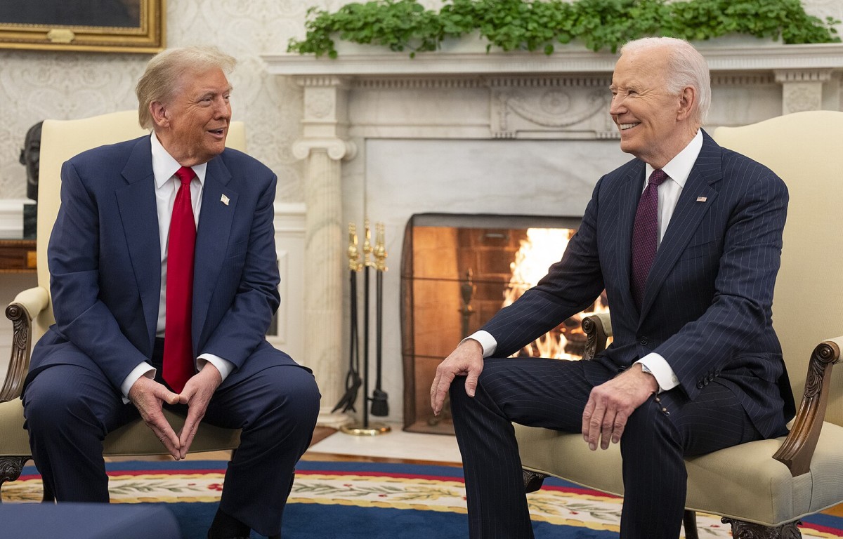 Fox News Host Calls Out Trump Over Biden Jab | Light Wave