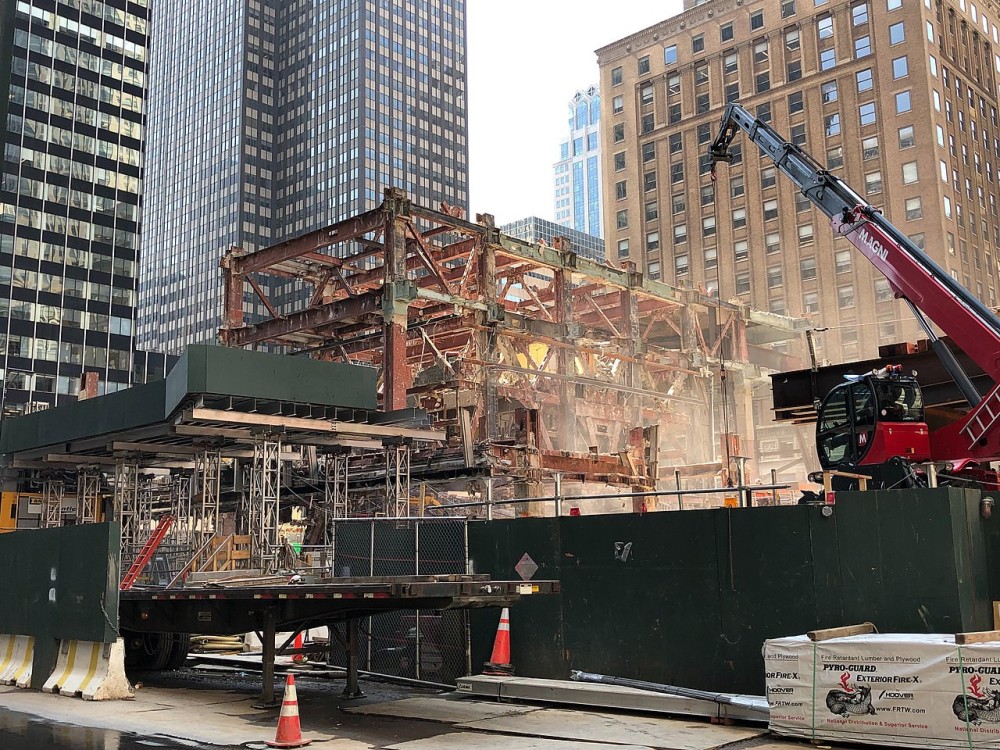 NYC Crane 45 Stories High Collapses in Flames - Only 6 Minor Injuries ...