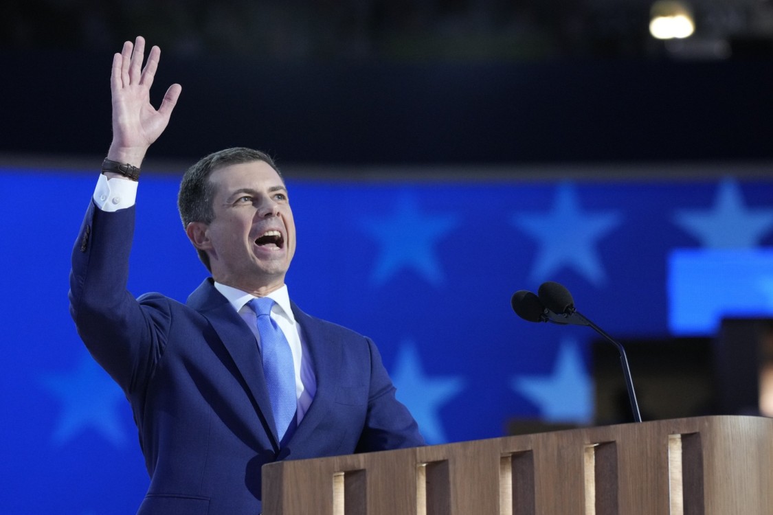 Pete Buttigieg Challenges J.D. Vance's Vision of America at Democratic ...