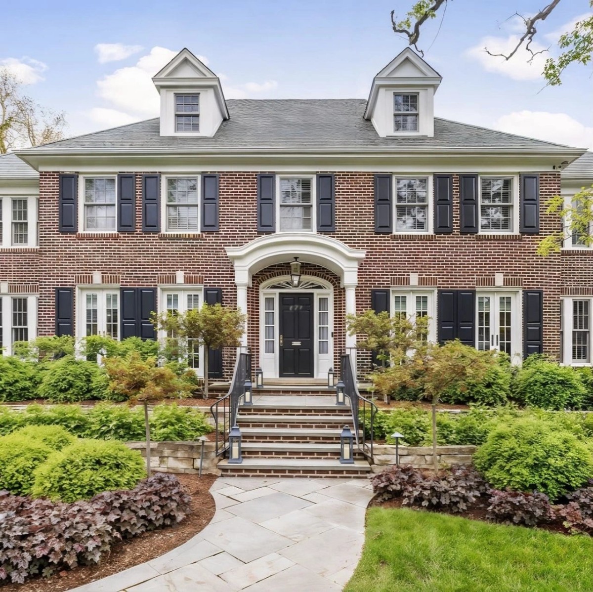 See What The Iconic "Home Alone" House Looks Like Now, On The Market ...
