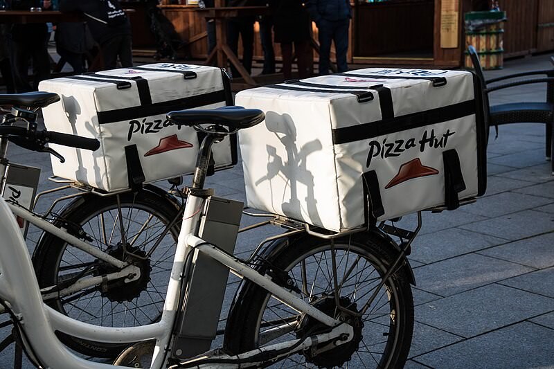Pizza Hut fires delivery drivers as minimum pay rises in California ...