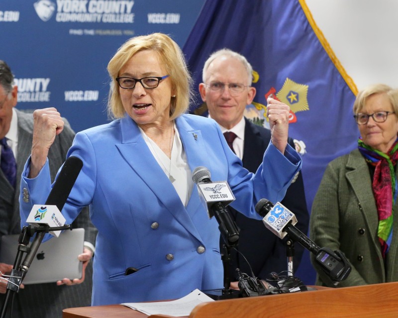 Poll: Republican Senator's Approval Rating Nosedives | Light Wave