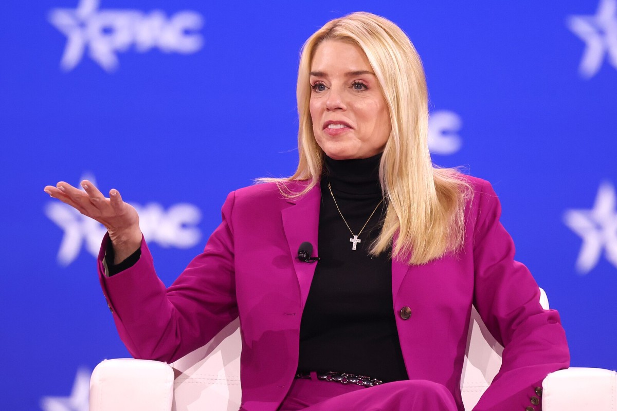 Senior DOJ Official Quits, Calls Workplace ‘Hostile and Toxic’ | Light Wave