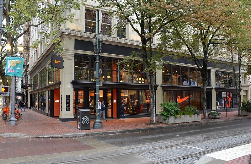 Shoplifting epidemic forces Nike to shutter Portland flagship | Light Wave