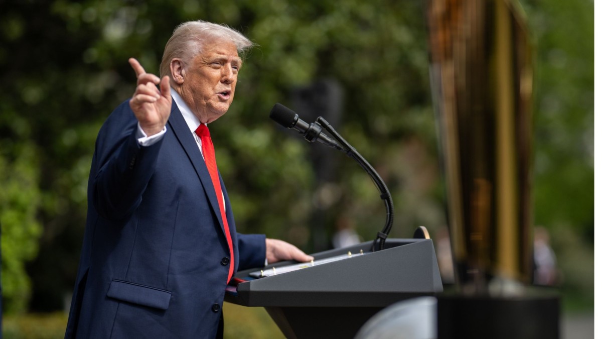 'The President Is in a Hell of a Pickle Right Now,' Warns Axios Founder ...