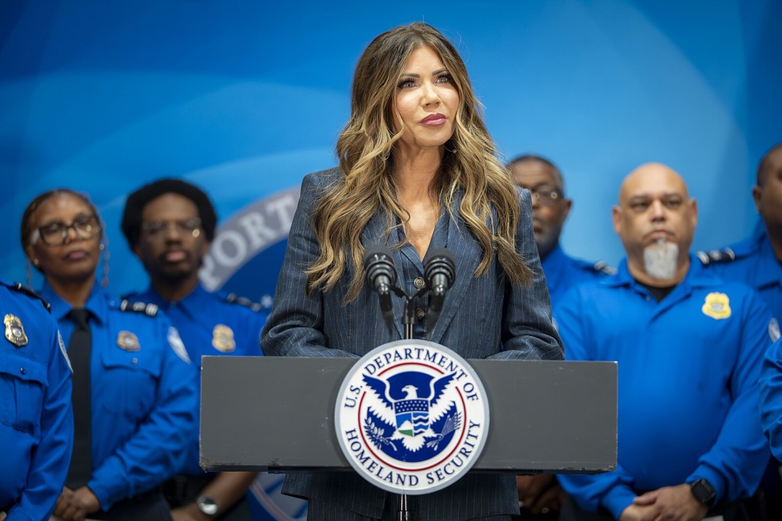 TSA Agents to Get $10,000 Bonuses for Working Through Shutdown | Light Wave